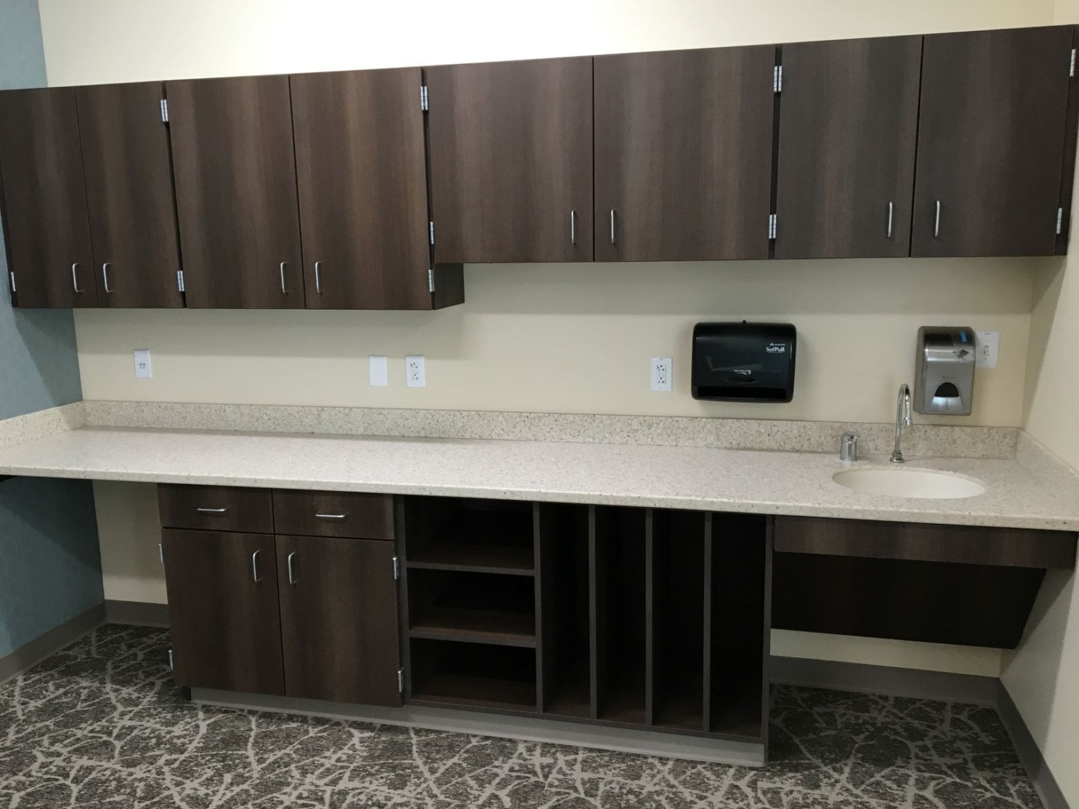 Healthcare Countertops: How To Pick The Right Work Surface For Your ...